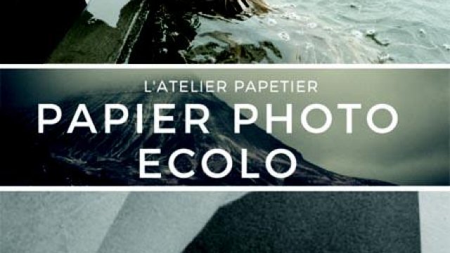 Photo Hand paper