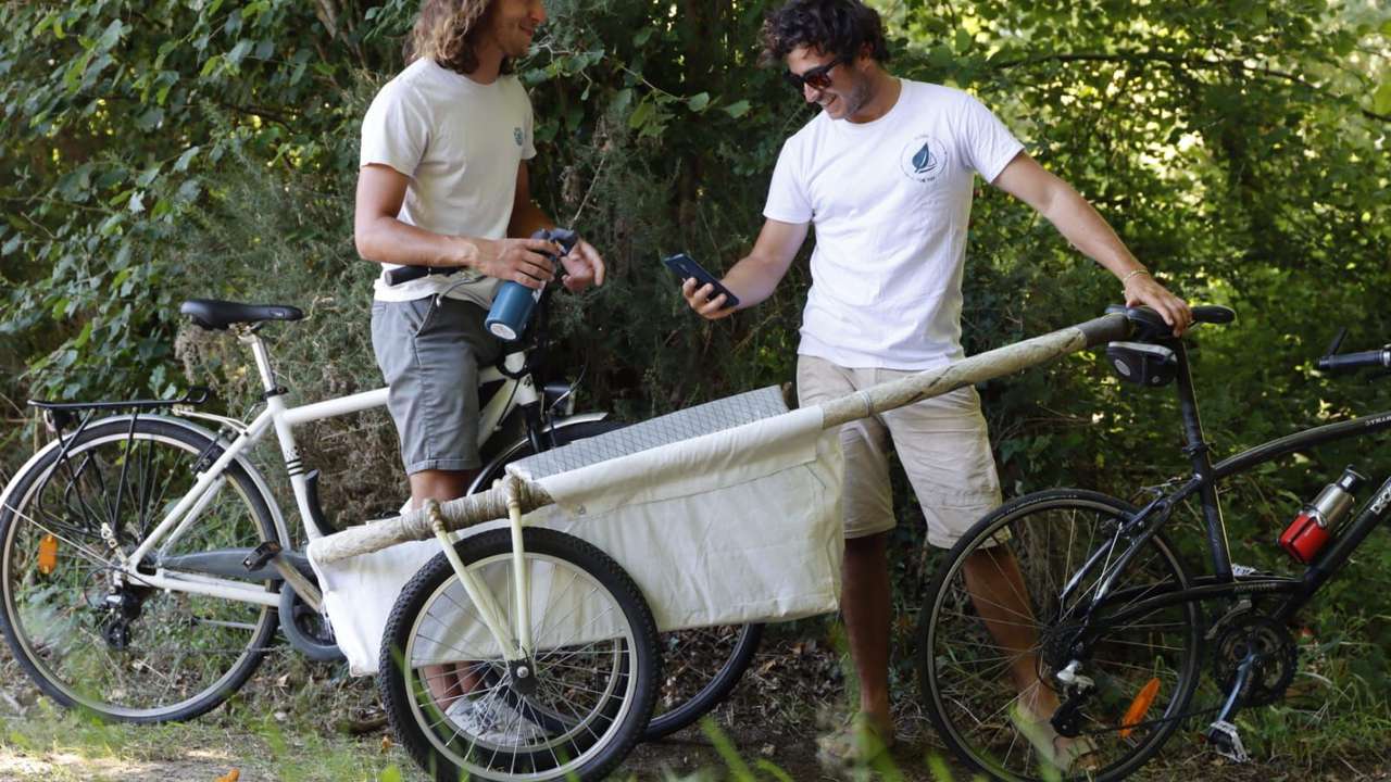 Maïna, une remorque de vélo pliable et biosourcée