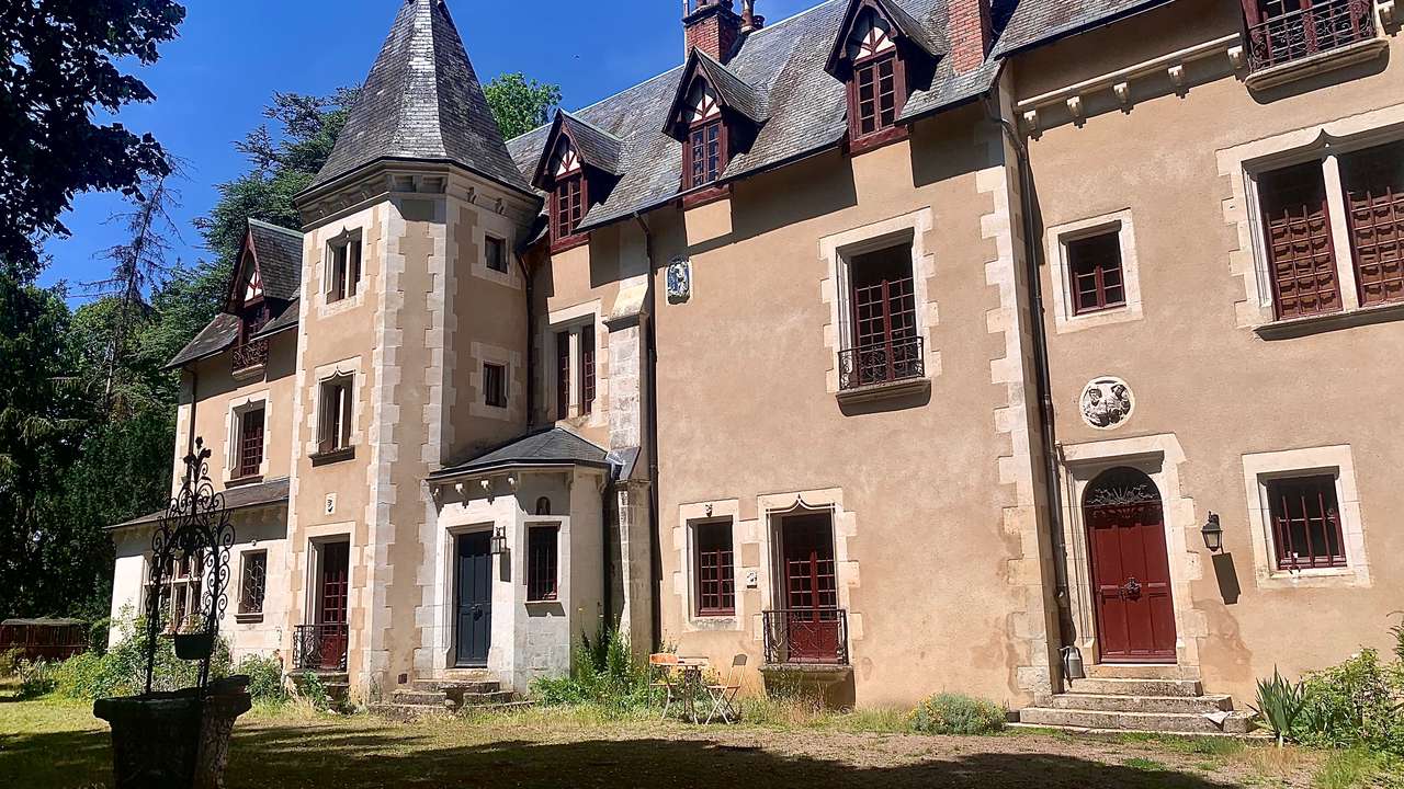 A Manor, a Park, a story to continue writing