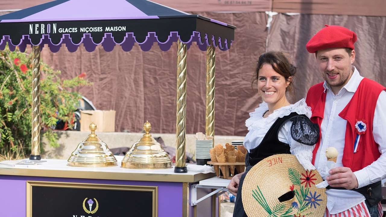 Des Chariots à Glaces Néron sur la Côte d'Azur