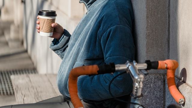 13ÈME VÉLO : RÉPARATION, CAFÉ & COMMUNAUTÉ CYCLISTE À PARIS