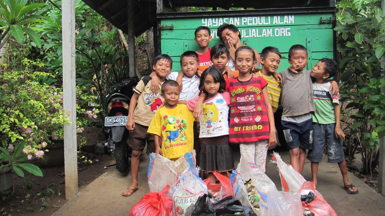 To fight against plastic waste in Bali