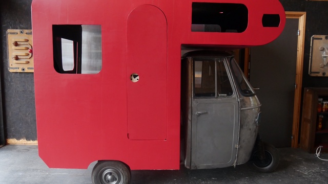 Spectacle de rue en mini camping-car