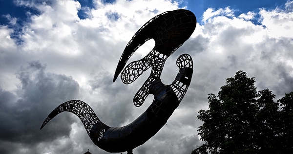 Une sculpture pour le village de Cornac