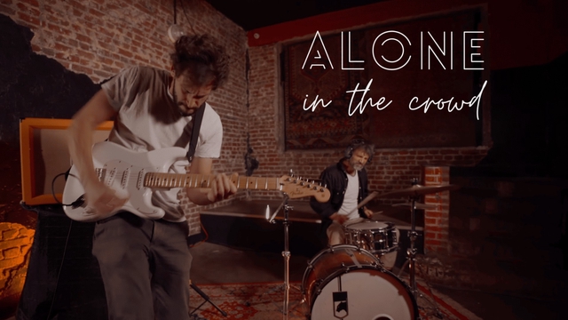 Aidez Alone in the Crowd à franchir un cap professionnel ! - Ulule