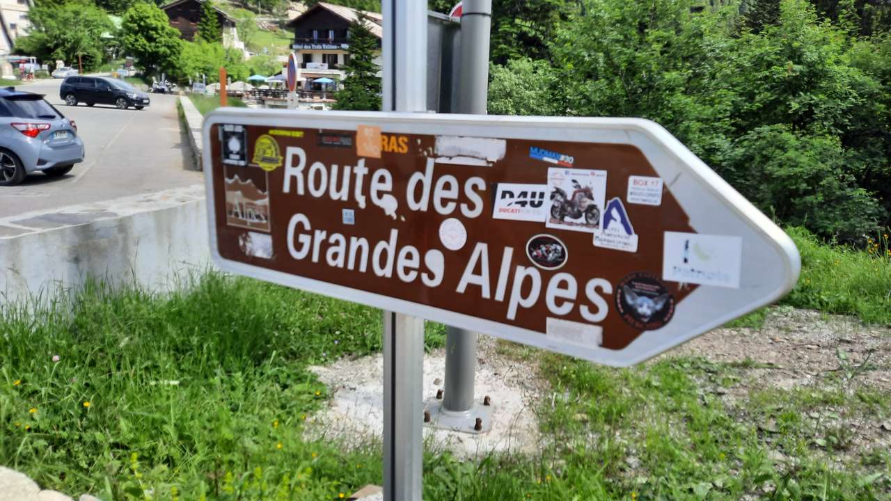 En route pour une traversée des Alpes à Vélo