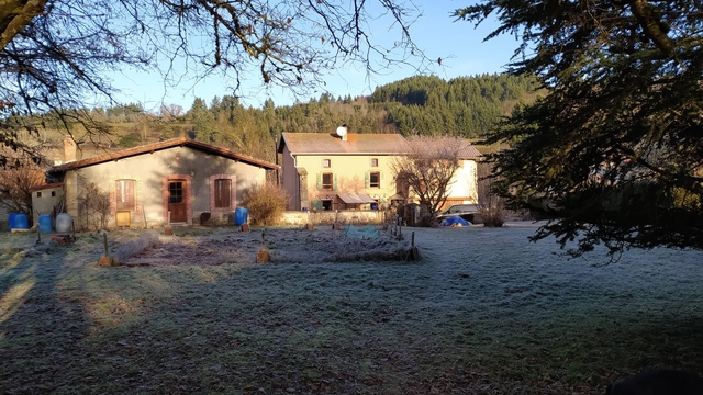 La maison livres et le gîte "La Revivance".