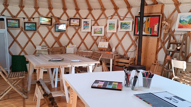Atelier artistique - YOURTE, Drôme, village de MIRMANDE