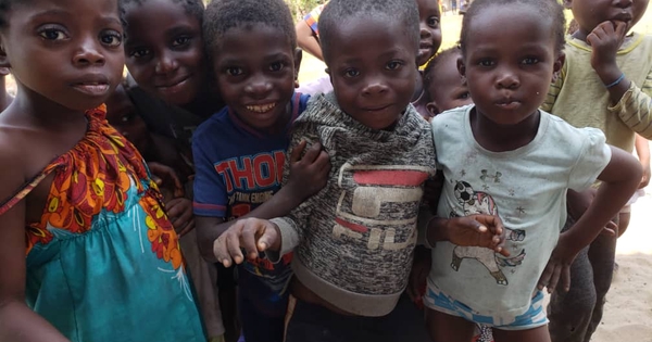 Un Banc, Une Lumière, Une Vie – Soutenir l’école de Nsanda - Ulule