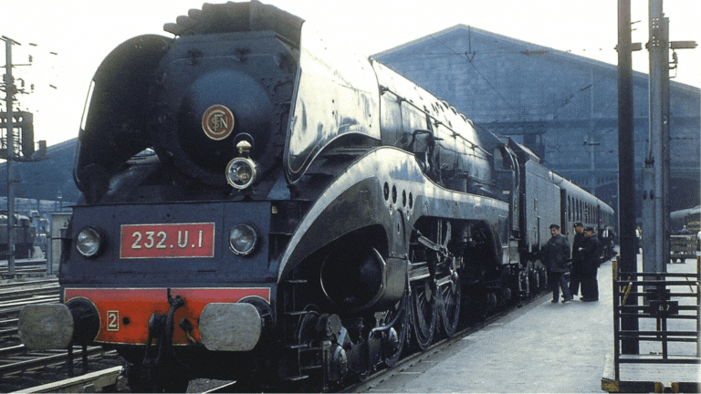 LA DIVINE - 232-U-1 À L'ÉCHELLE HO - Ulule