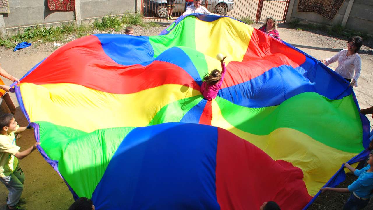 Du cirque pour les enfants roms de Mociur!