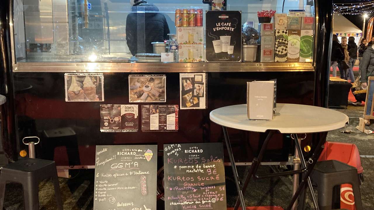 Vente de Chimney Cake (Gâteau cheminée)