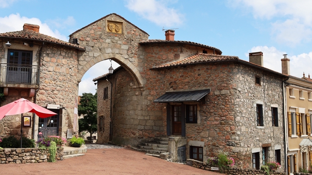 Restaurer la Porte de Ville médiévale du Crozet (Loire, 42) - Ulule