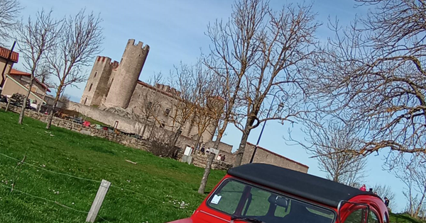 Road Trip Vintage dans le Forez : En 2CV et Mobylettes