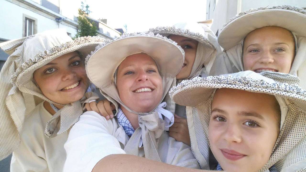 PAS DE COSTUMES, PAS DE FESTIVALS