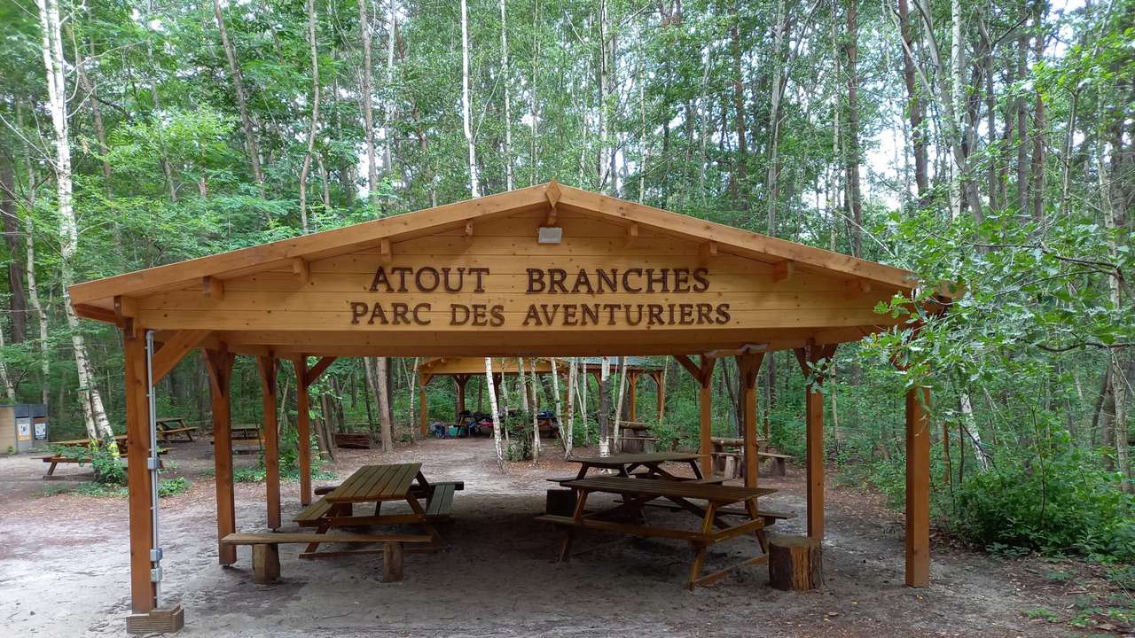 Accrobranche / création d'un chalet pour briefing vidéo