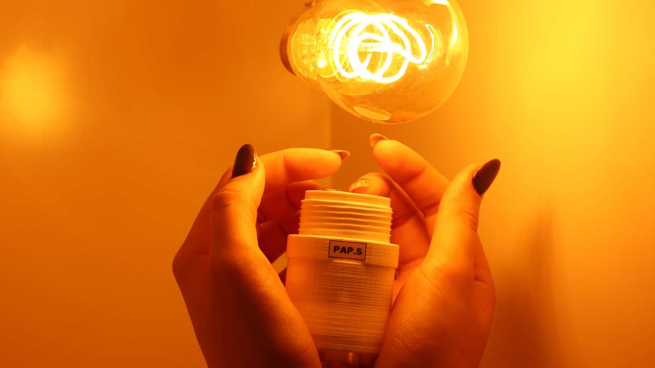STOP AU CHANGEMENT D'AMPOULE QUI "DOUILLE " GRAVE !! - Ulule