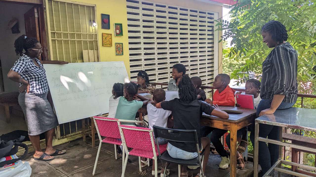 Éducation adaptée pour des enfants déscolarisés en Haïti