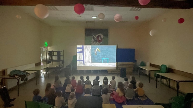 Un système de projection cinéma en milieu rural. - Ulule